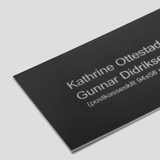 DesignSkilt. Postkasseskilt plast