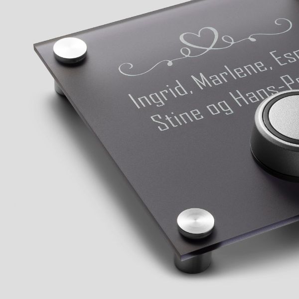 DesignSkilt. Dørskilt akryl med ringeknapp